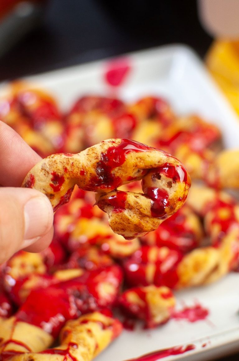 Zombie Guts Cinnamon Rolls Recipe- A Bloody Good Halloween Treat # ...